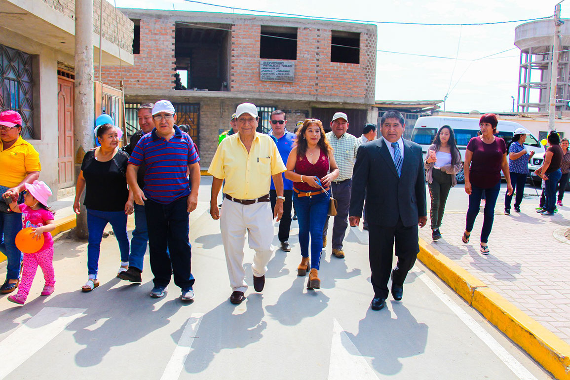 Alcalde inauguró obras en tres sectores del distrito de Santa.